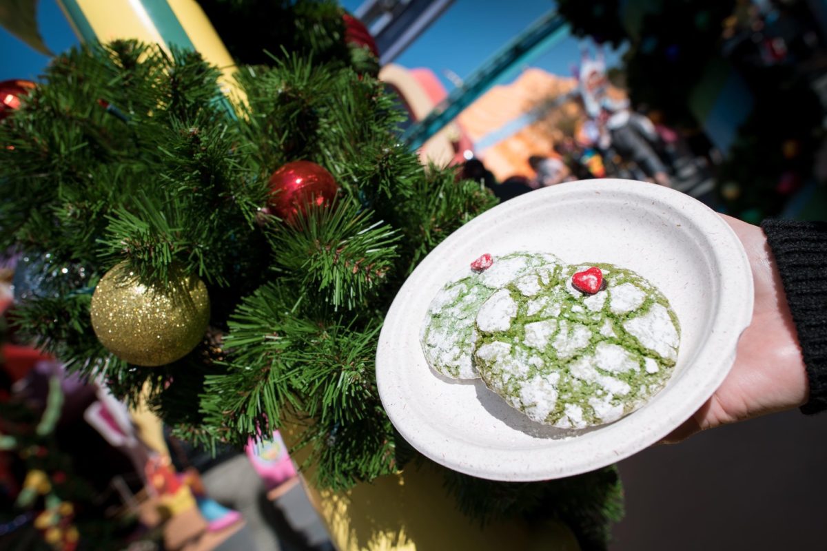 25 Drinks of Christmas – Day 14: Grinch Hot Chocolate Bomb in Seuss ...