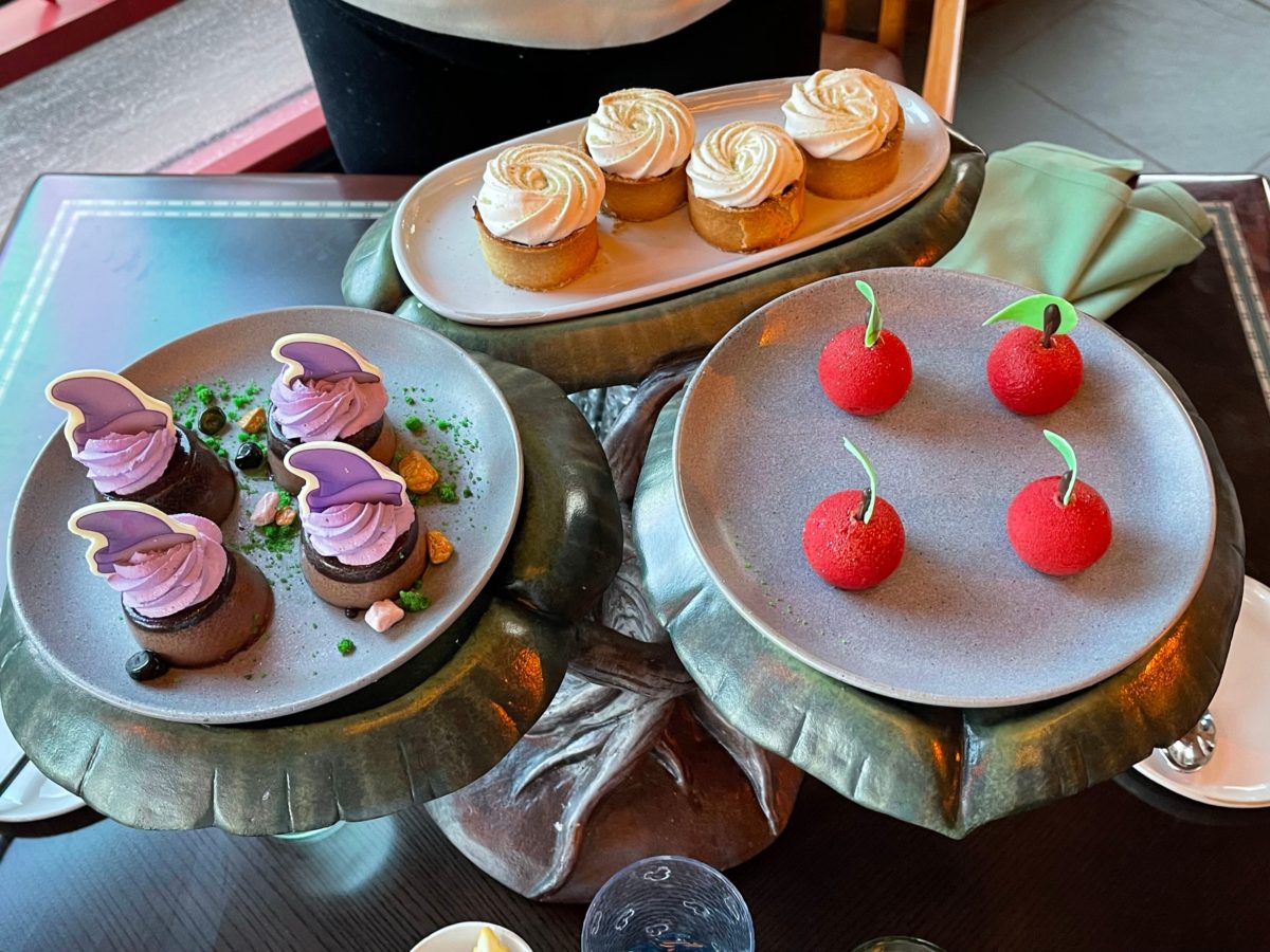 Review of Story Book Dining at Artist Point with Snow White ...