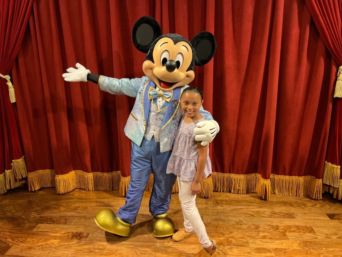 Character Hugs Have Returned to Walt Disney World! | TouringPlans.com Blog