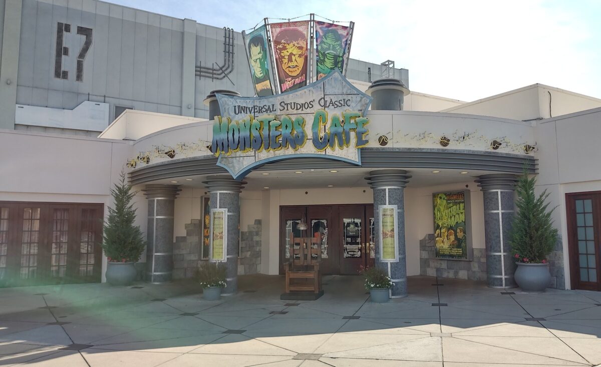 The SATURDAY SIX Looks at Universal Studios Florida’s MINION CAFE ...