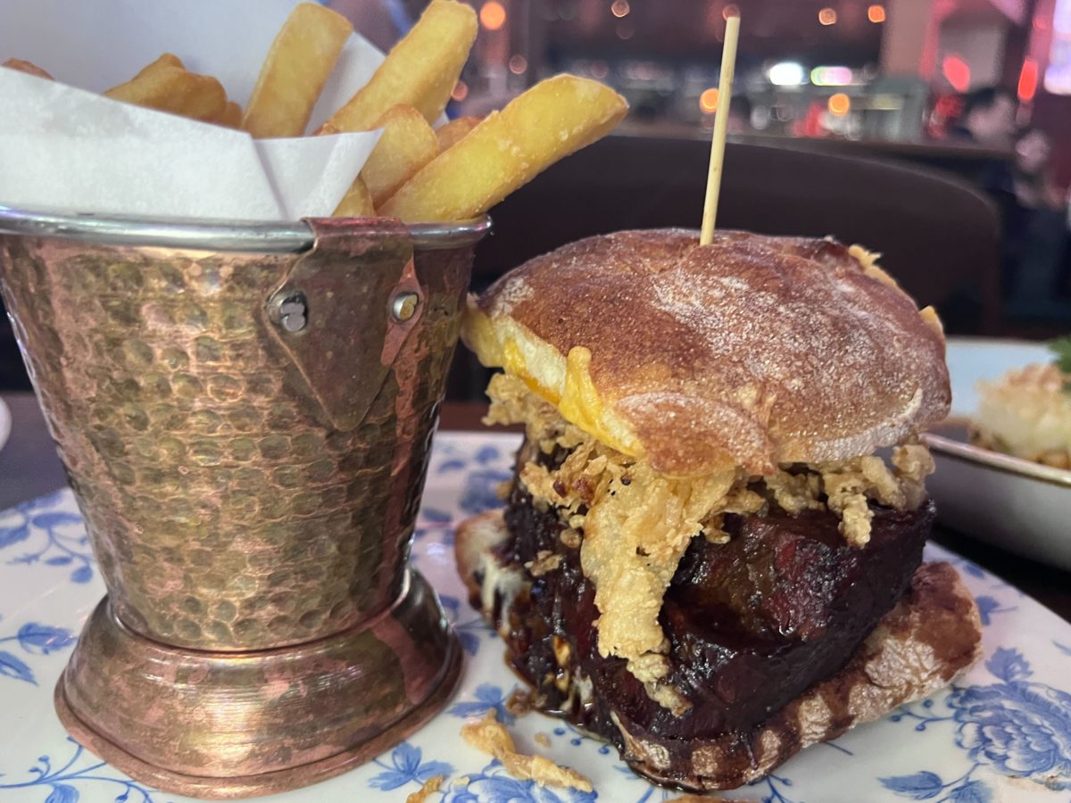 Raglan Road Irish Pub and Restaurant Review: Brunch and Burgers ...