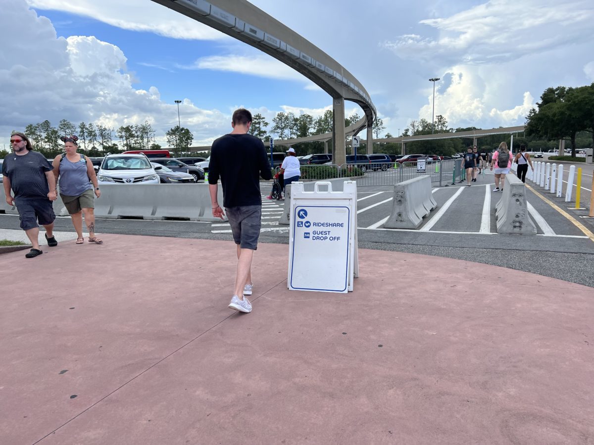 Where Can I Get an Uber, Lyft, or Minnie Van at Walt Disney World ...