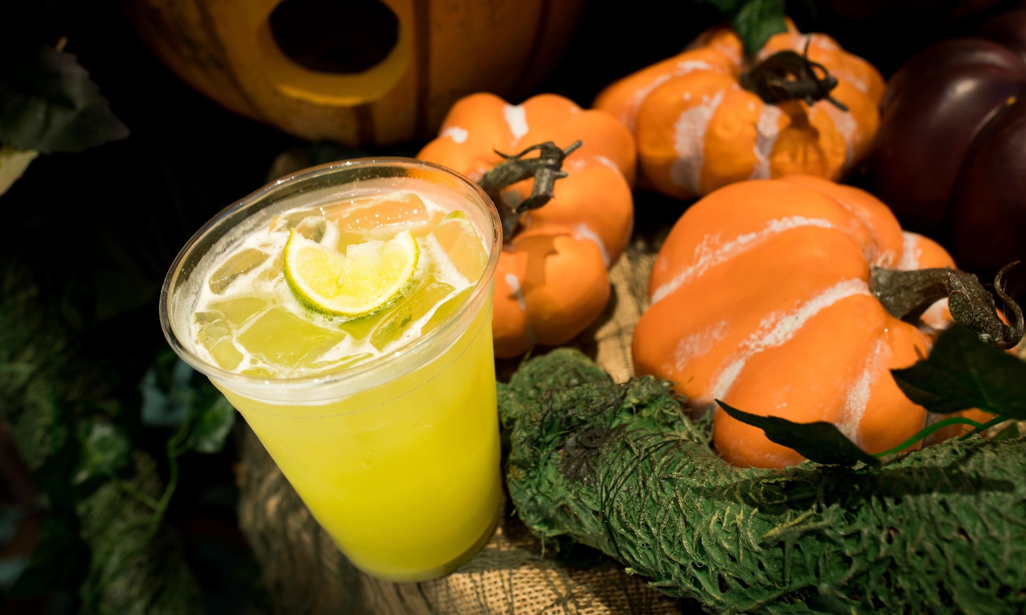 25 Drinks of Christmas – Day 18: SWIZZLE RUM PUNCH at Cabana Bay’s ...