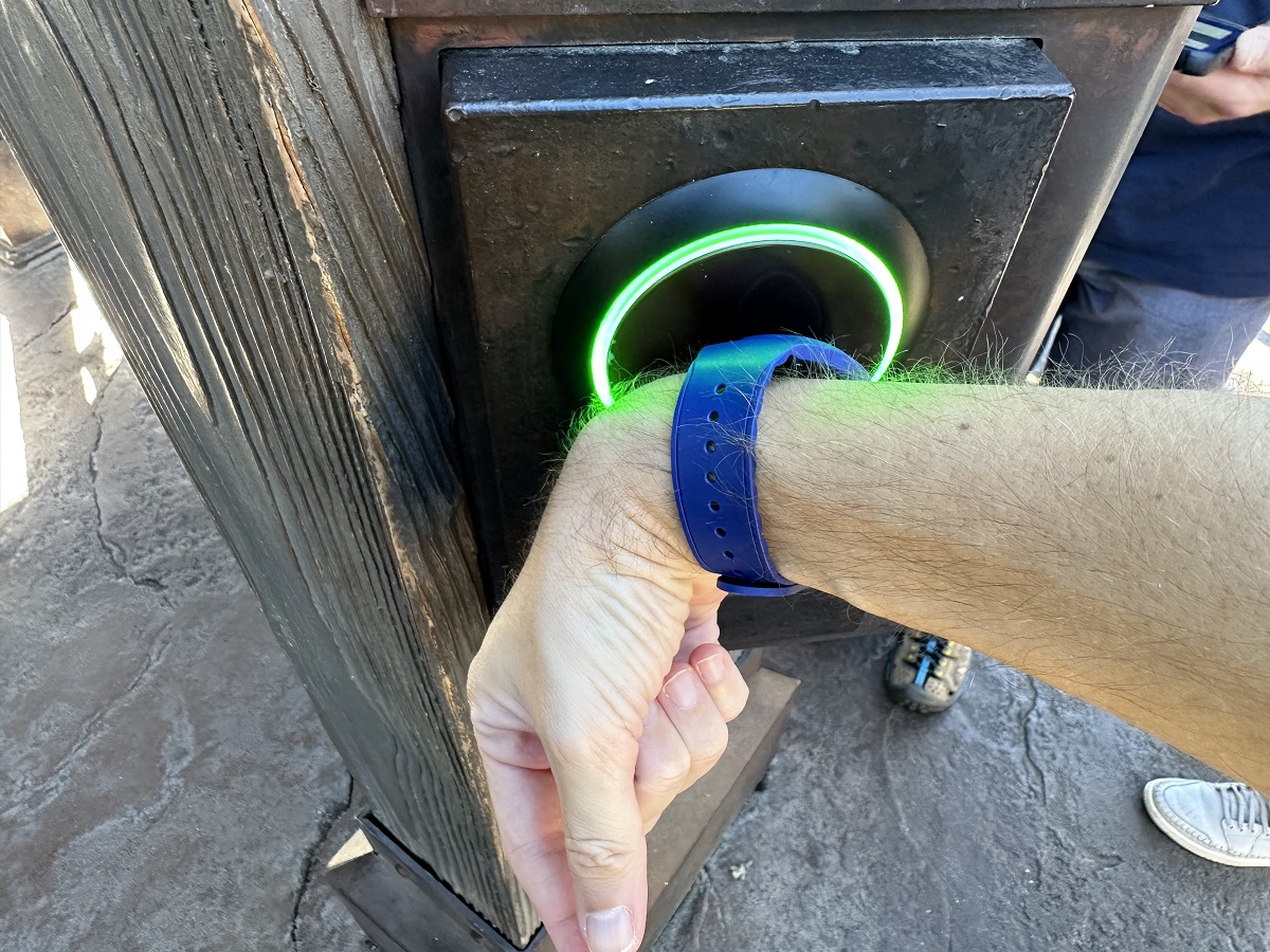 How to Use MagicBand+ at Disneyland | TouringPlans.com Blog