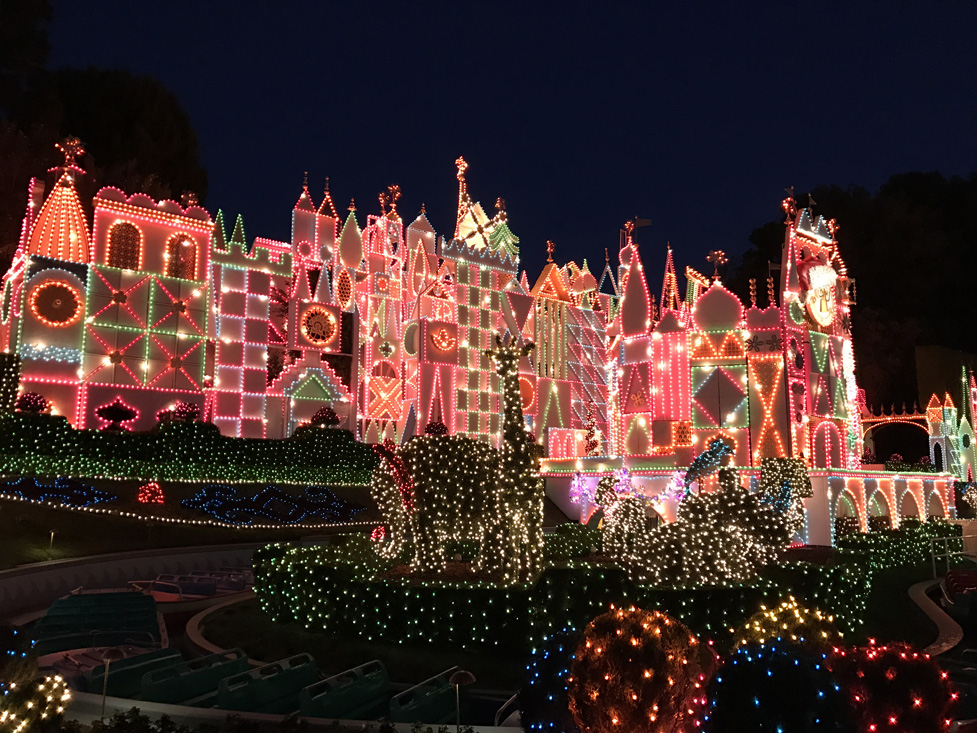 What to Expect During Holiday Time at Disneyland | TouringPlans.com Blog