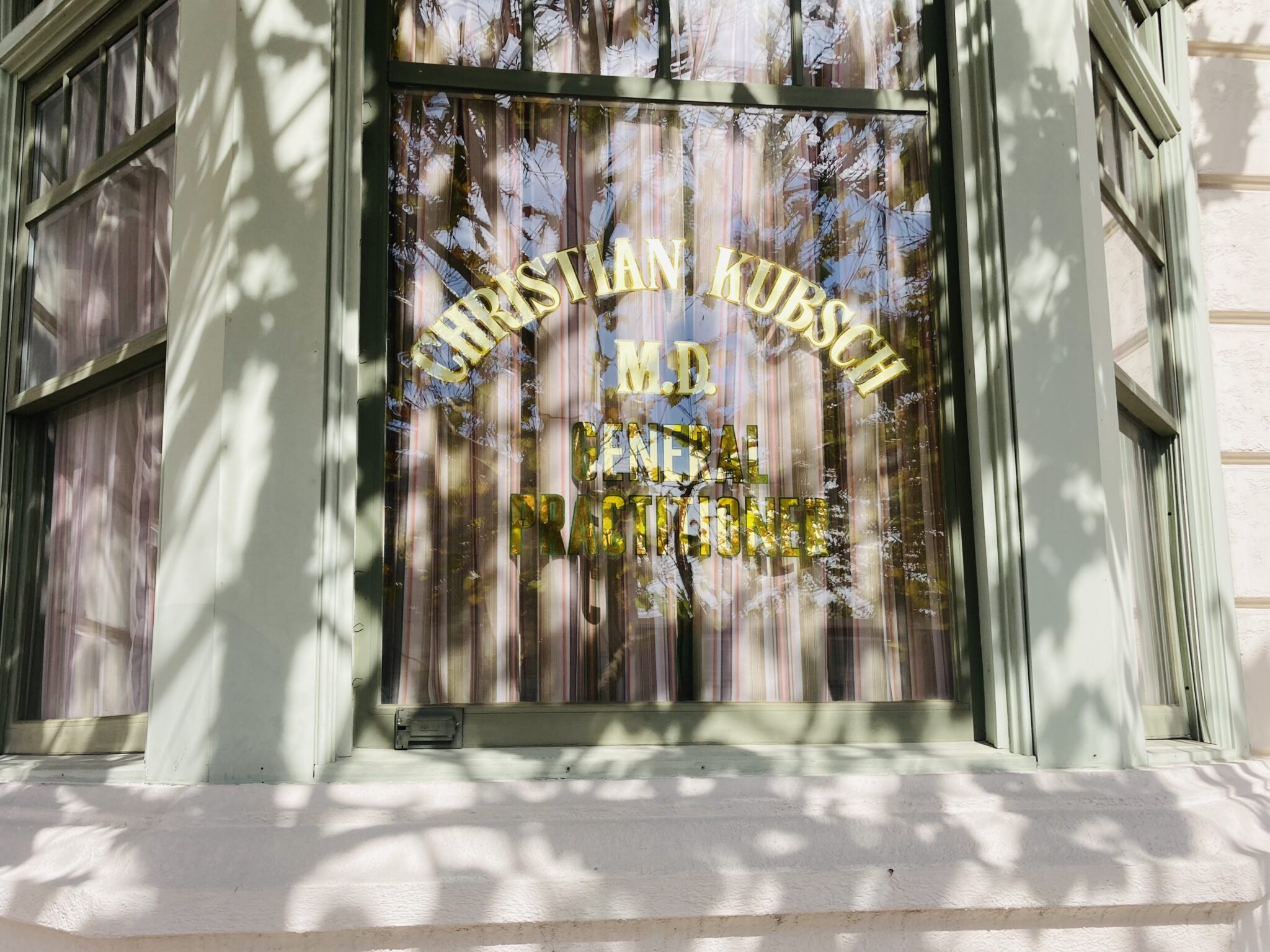 The SATURDAY SIX Looks at the Universal Studios Florida WINDOWS ...