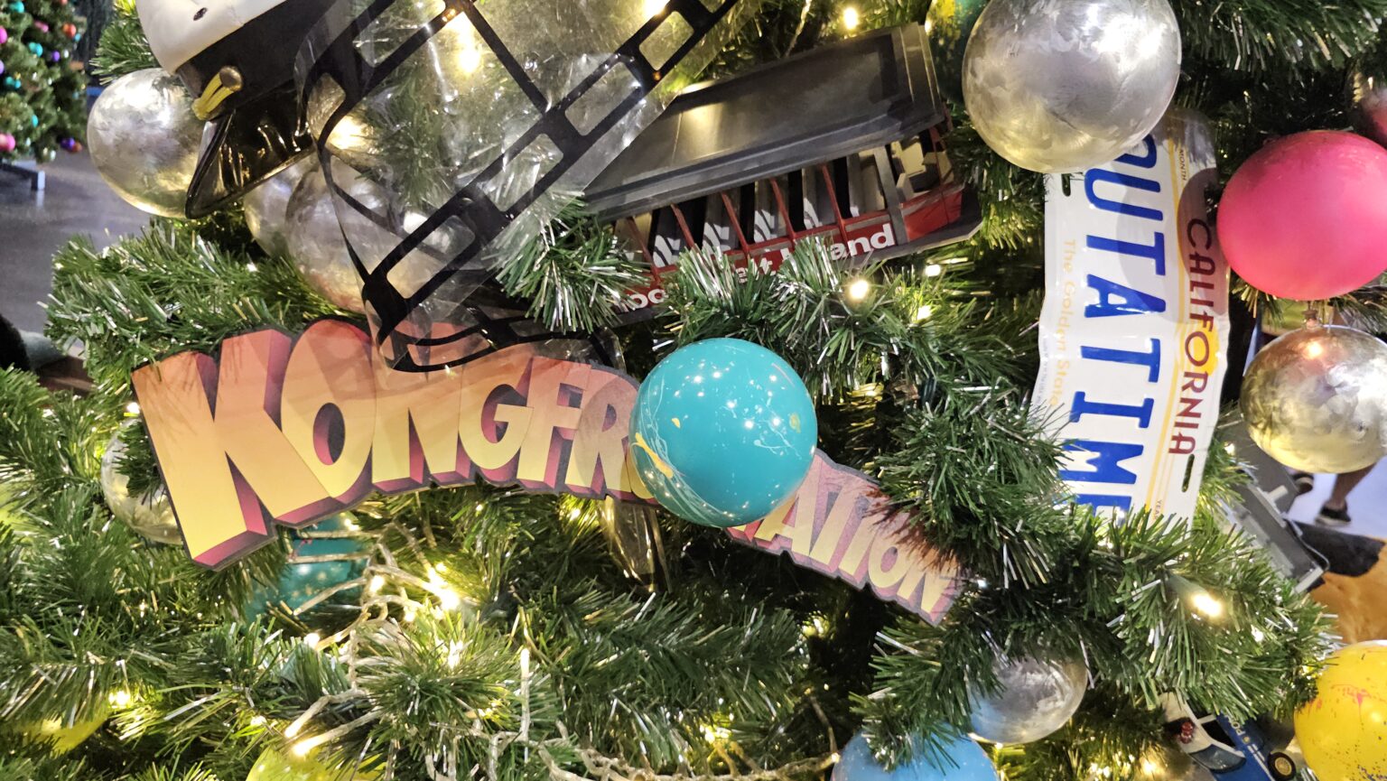 The SATURDAY SIX Looks at CHRISTMAS in the Universal Orlando Parks ...