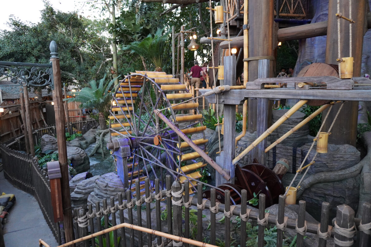 PHOTOS: We Explore Disneyland’s New Adventureland Treehouse ...