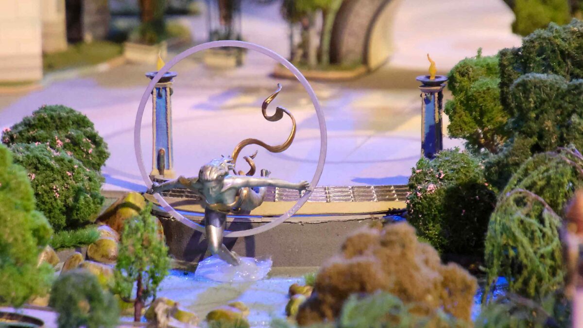 The SATURDAY SIX Checks Out the EPIC UNIVERSE Preview Center (Model ...