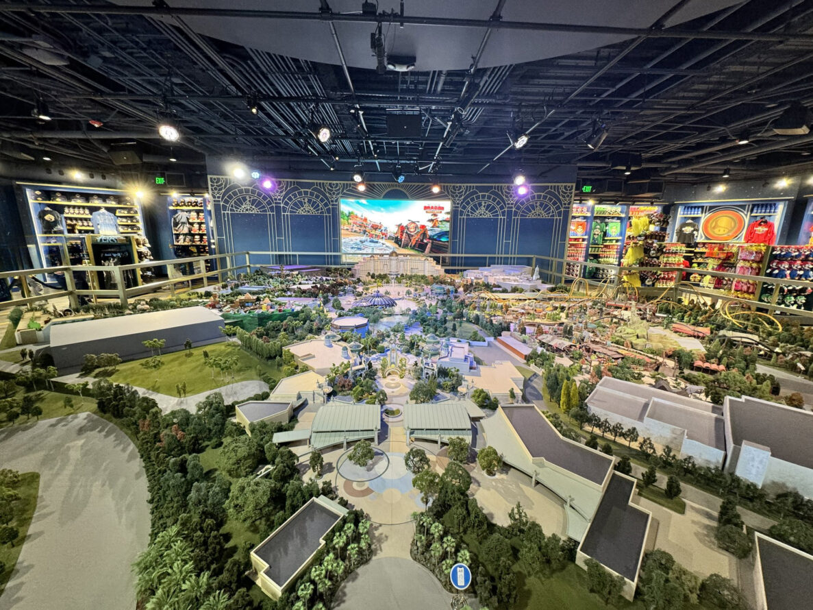 The SATURDAY SIX Checks Out the EPIC UNIVERSE Preview Center (Model ...